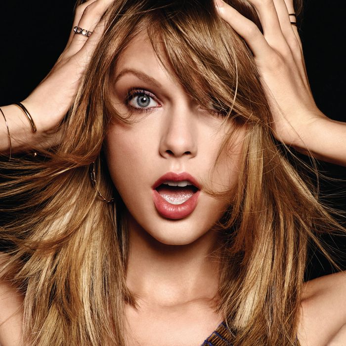 How Does Taylor Swift Get Her Hair So Shiny When She Straigtens It