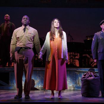 Theater Review: In Violet, an Unlovely Accident Yields a Lovely Musical