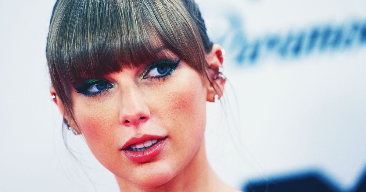 Taylor Swift Fans Melt Down Over Eras Ticketmaster Queue