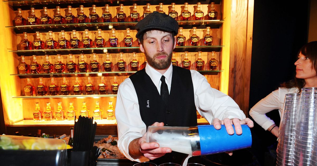 ABC Buys Bar-Set Sitcom From Hangover Writers