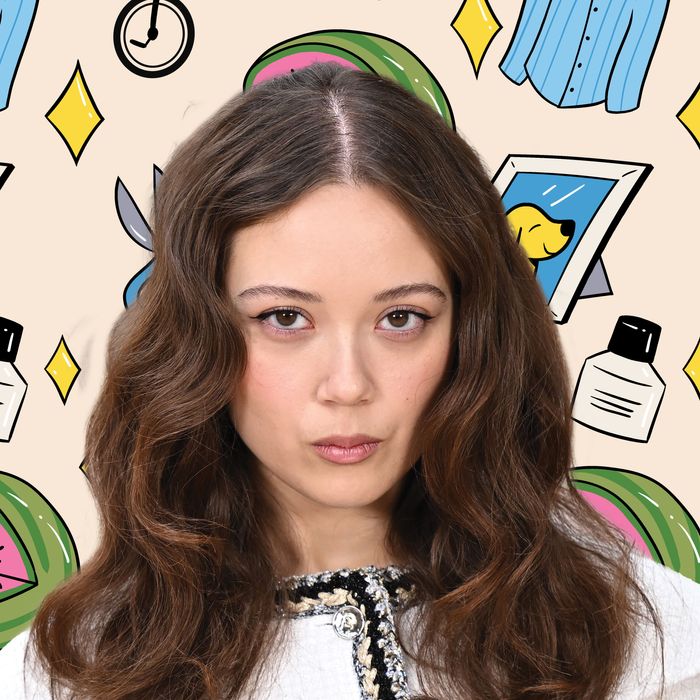 How Laufey Gifts | The Strategist