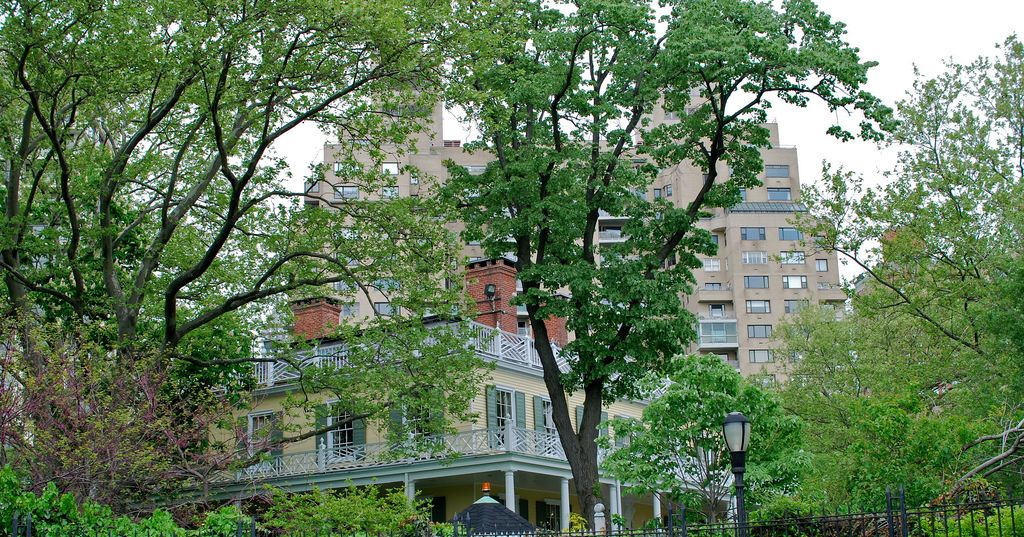 The de Blasios Did Some Redecorating at Gracie Mansion, Thankfully