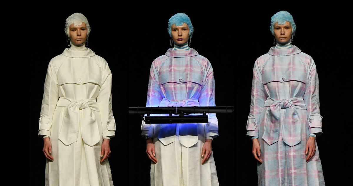 Remember the Spray-on Dress? This Season, Another Magic Show