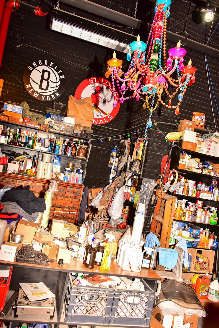 Photos: We Visited Saturday Night Live’s Set-Building Factory ...