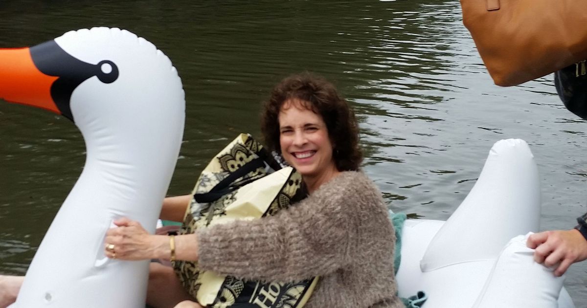 Hero Midwife Uses Swan Float to Navigate Houston Floodwaters So She Can ...
