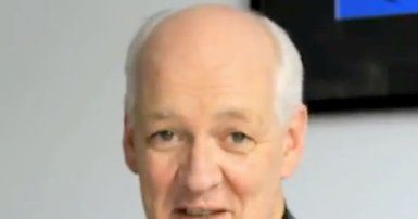 Watch Colin Mochrie (From Whose Line Is It Anyway?) Reenact Star Wars