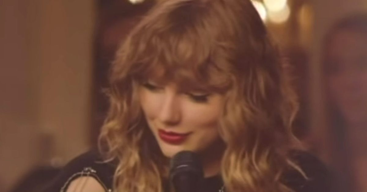 Taylor Swift Performs New Song ‘New Year’s Day’ During TGIT