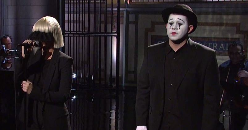 Sia’s Performance of ‘Chandelier’ on SNL May Have Been the Most ...