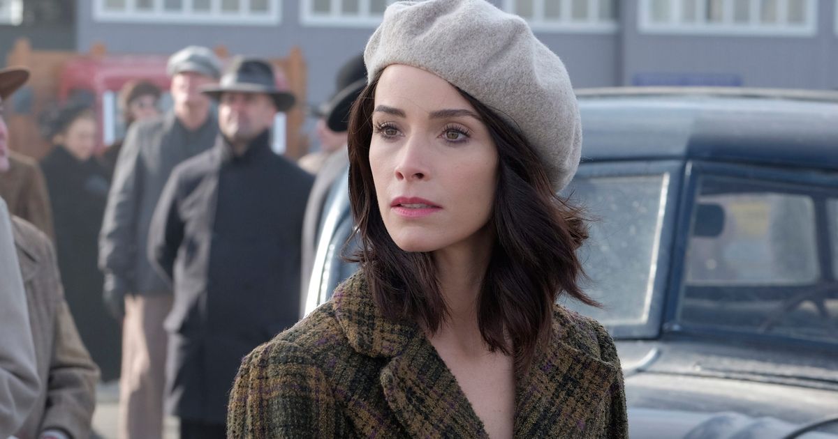 Timeless Series Premiere Recap: Past Imperfect