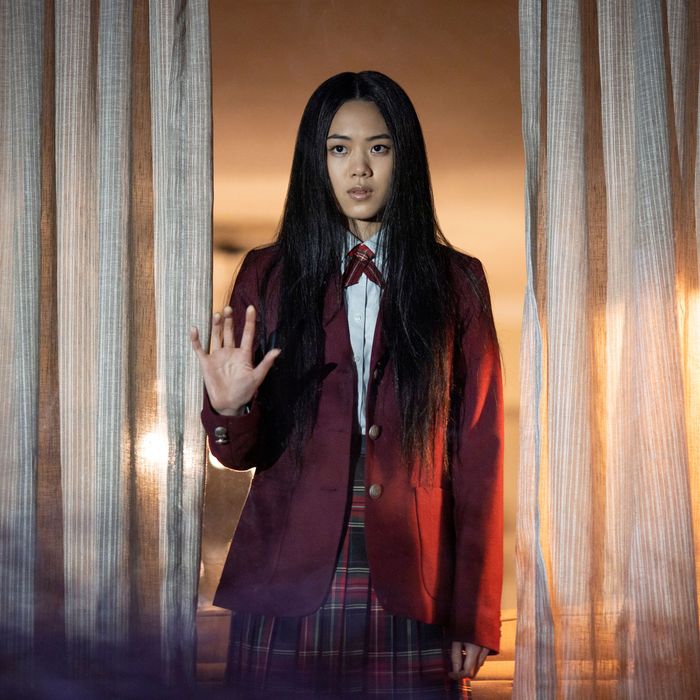 ‘The Midnight Club’ Season 1, Episode 1 Recap