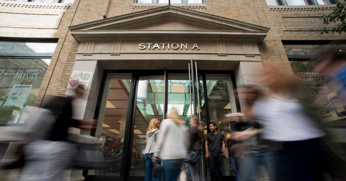 Apple Store Robbed in Complex Scheme