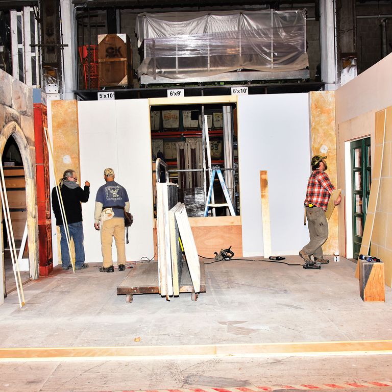 Photos: We Visited Saturday Night Live’s Set-Building Factory ...
