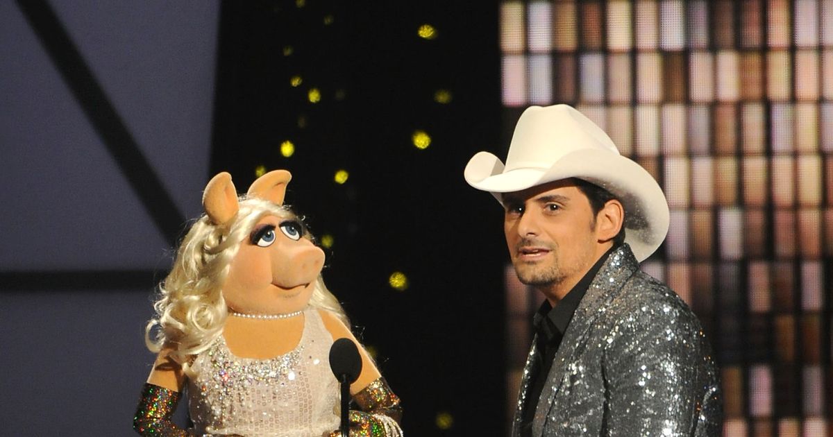 Miss Piggy Went to the Country Music Awards Last Night