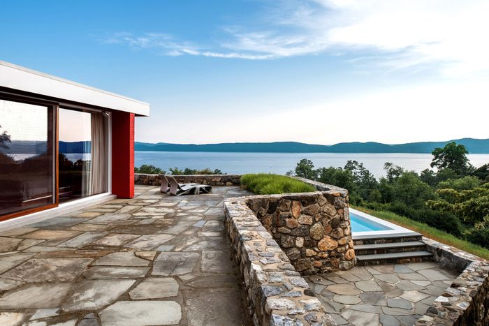 Marcel Breuer’s Neumann House (With Hudson Views) Asks 4.2M
