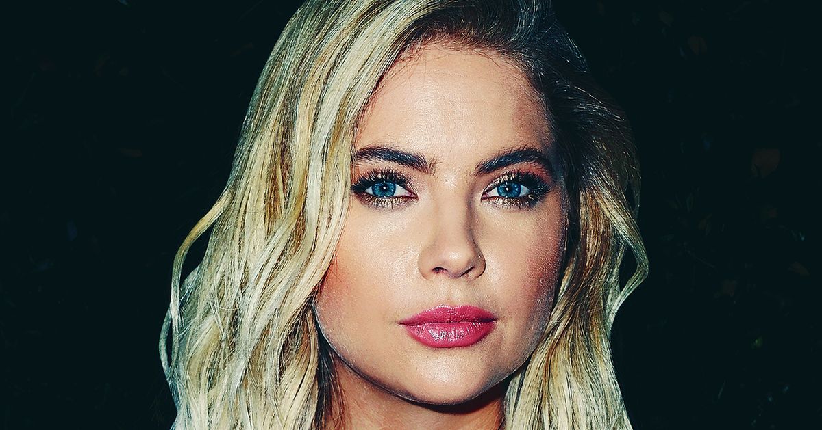 Hanna Marin Straight Hair