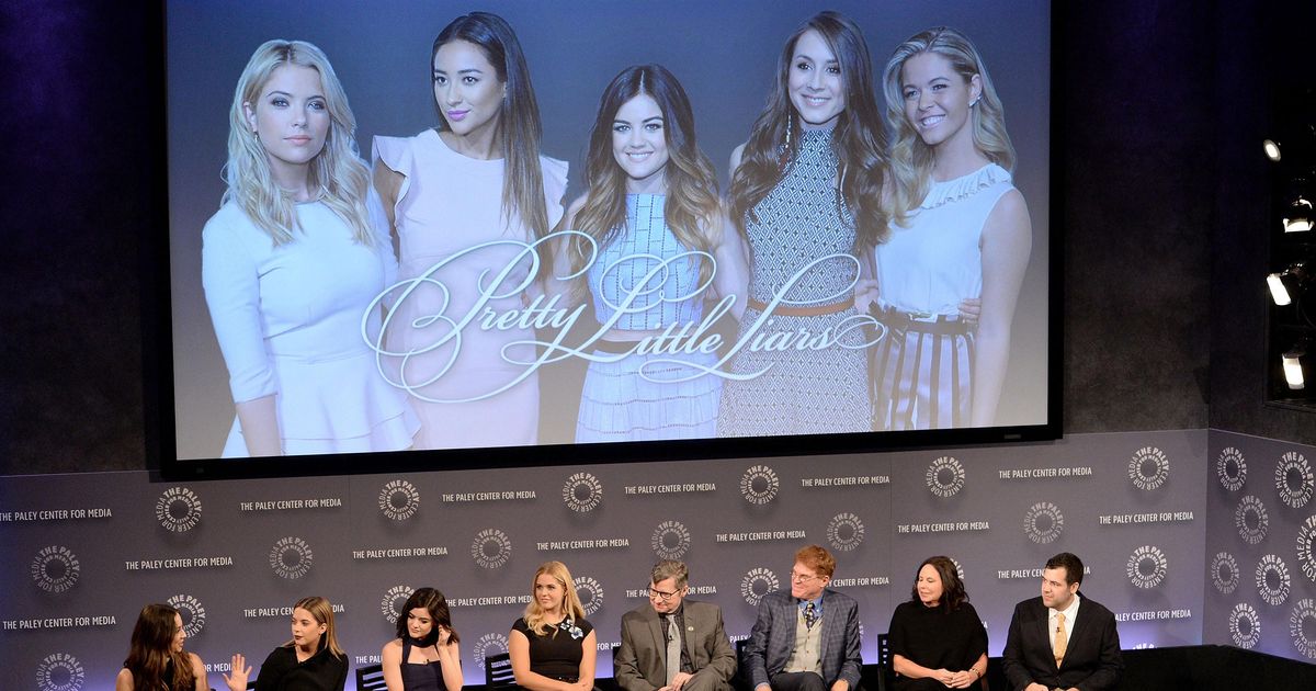 The Pretty Little Liars Crew Talks Unsolved Mysteries, Awkward Sex ...