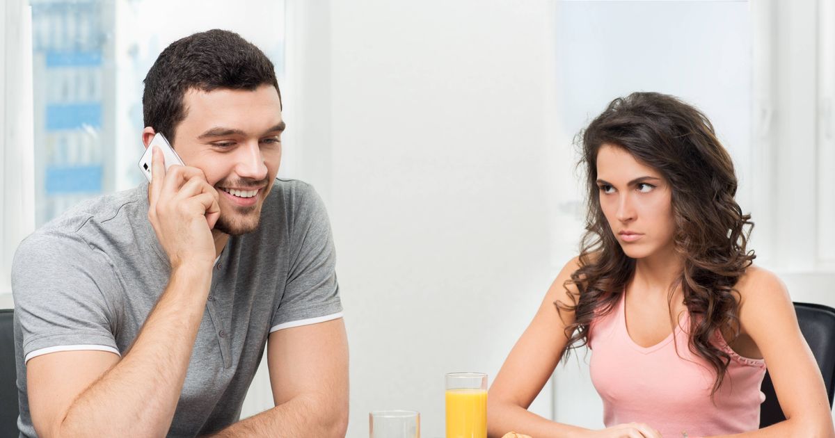 Women More Likely to Be Offended by Phone Use