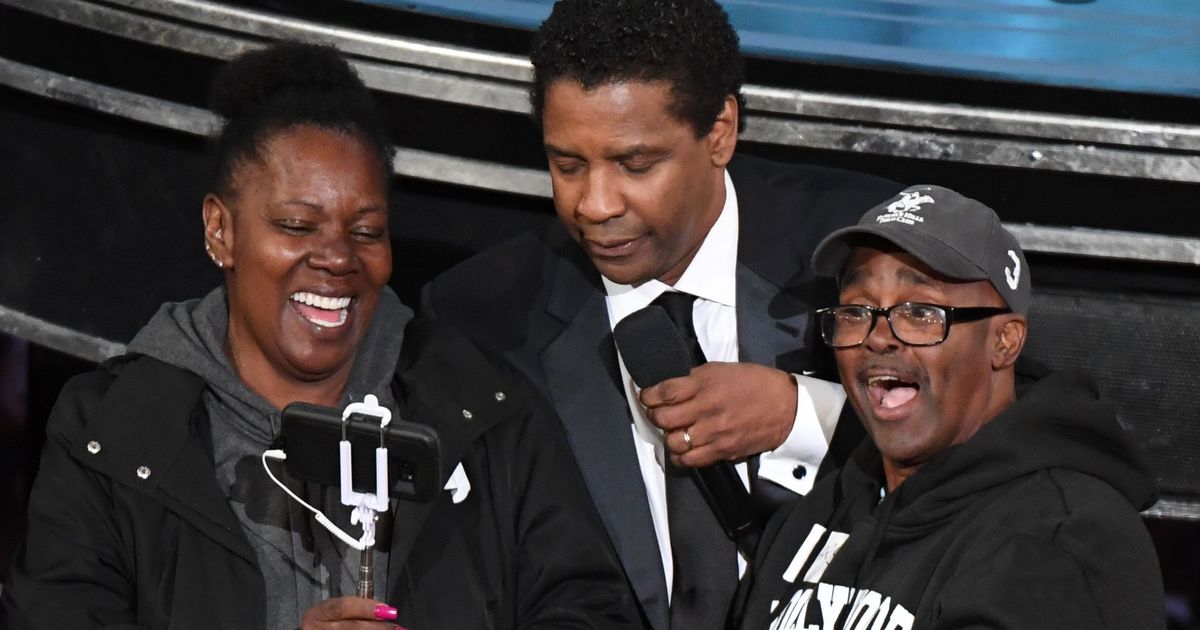 Tour Bus Gary from Chicago Becomes Viral Star at the Oscars