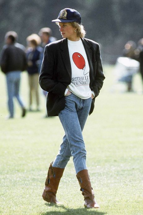 How to Boot-Tuck Like Kate Moss: A Guide