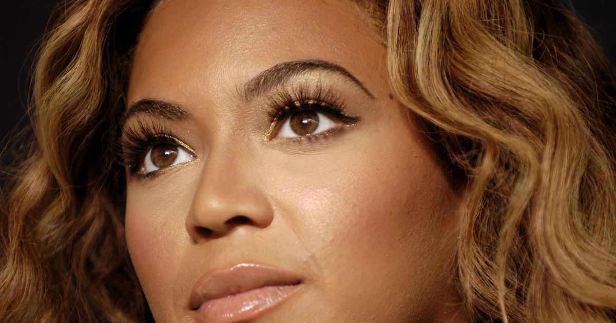 How to Get Lashes Like Beyoncé’s in Fifteen Minutes