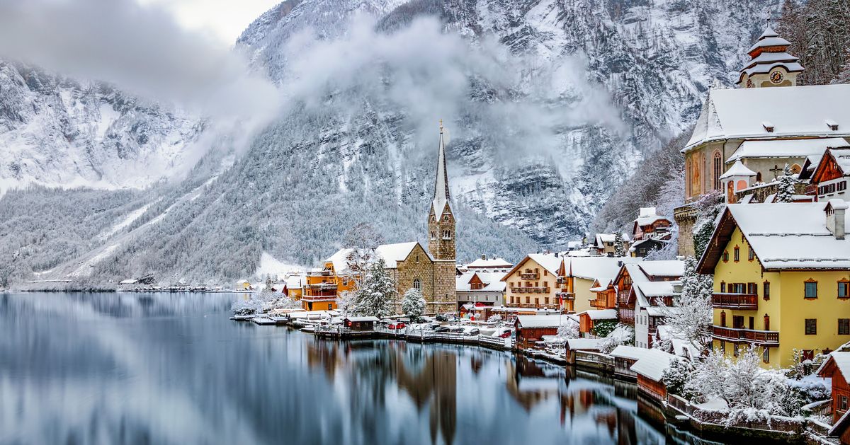 Hallstatt, Austria, Overrun By Fans of Disney’s ‘Frozen’