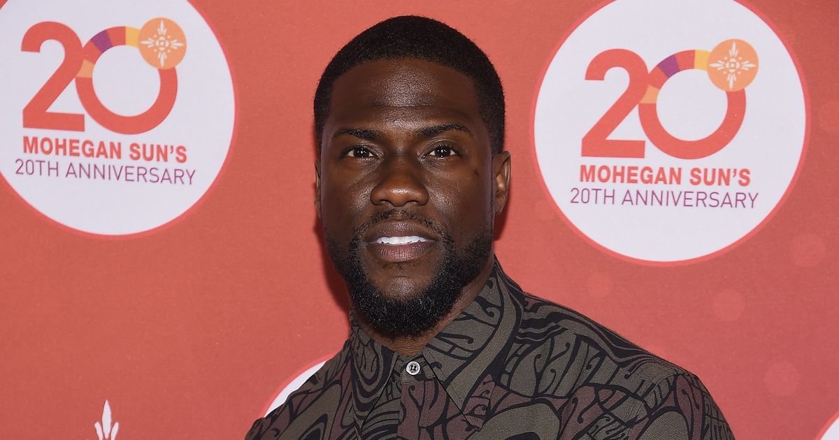 Kevin Hart in Talks to Play Santa Claus in Dashing Through the Snow ...