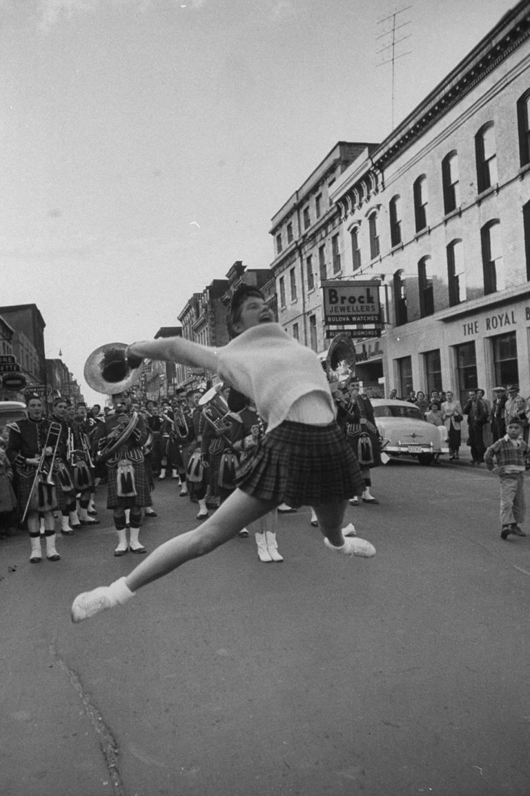48 Vintage Cheerleading Photos in Honor of Super Bowl XLVIII