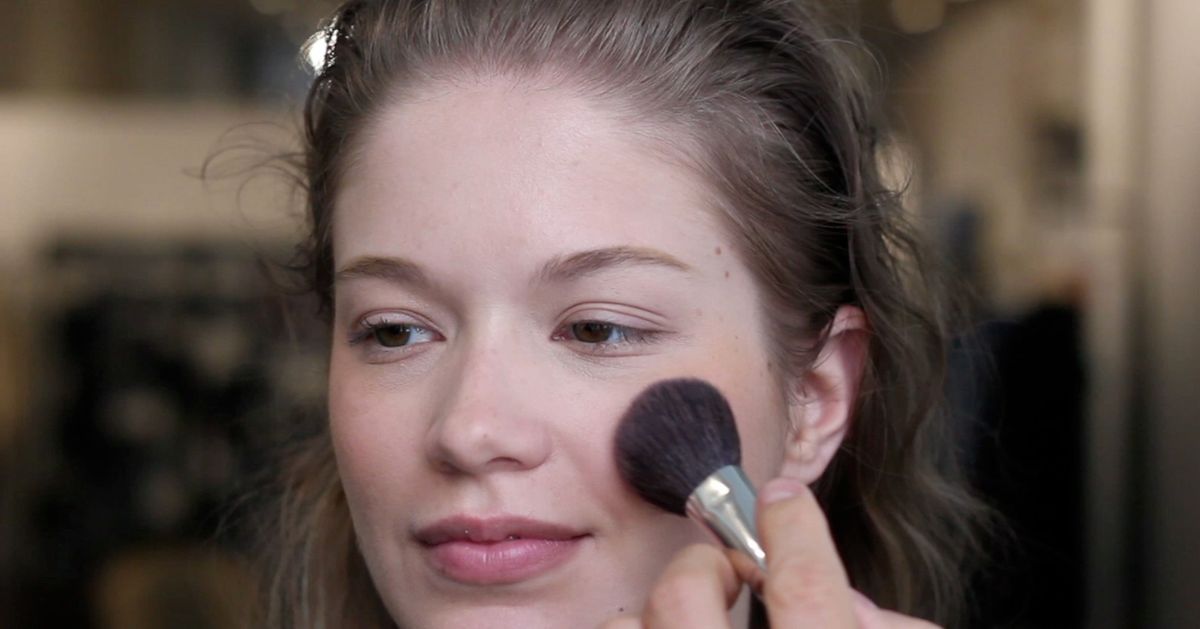 GIF Lesson: How to Correctly Apply Bronzer