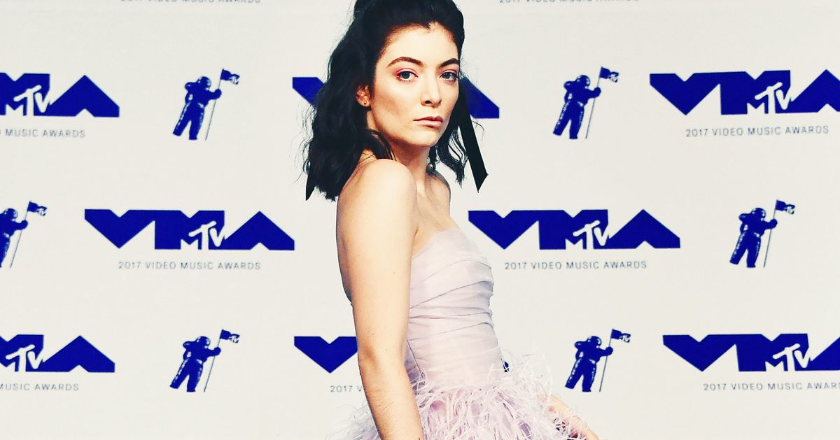 MTV VMAs 2017 Red Carpet Photos