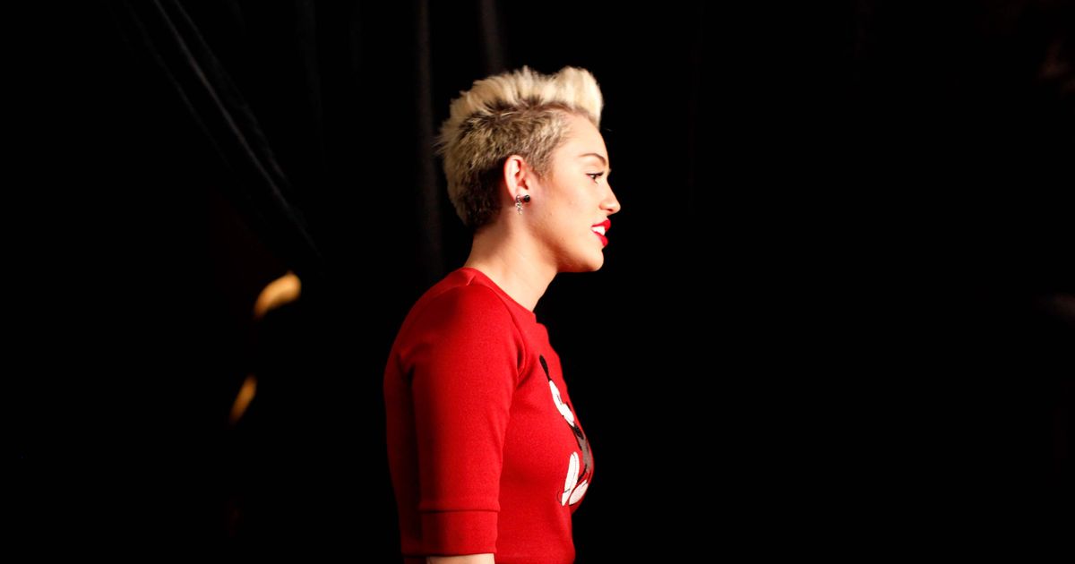 Miley Cyrus Smoked in Public; How Will She Celebrate 4/20?