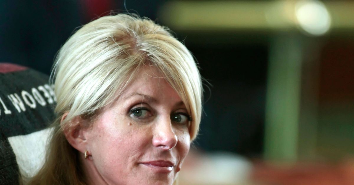 Wendy Davis Admits Her Biography Isn’t Totally Accurate